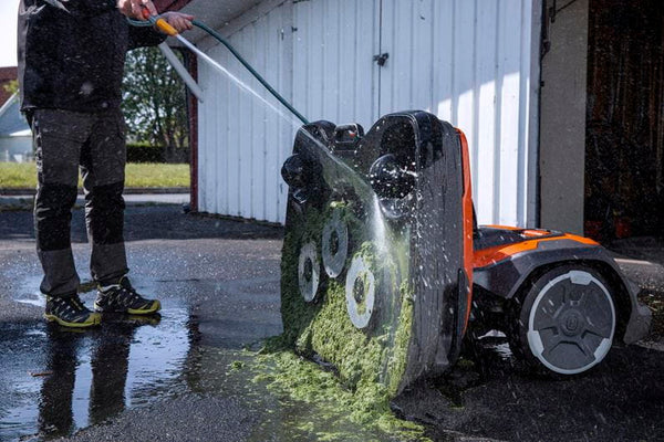 CEORA™ 544 EPOS Automower® Package with RAZOR 43M Deck